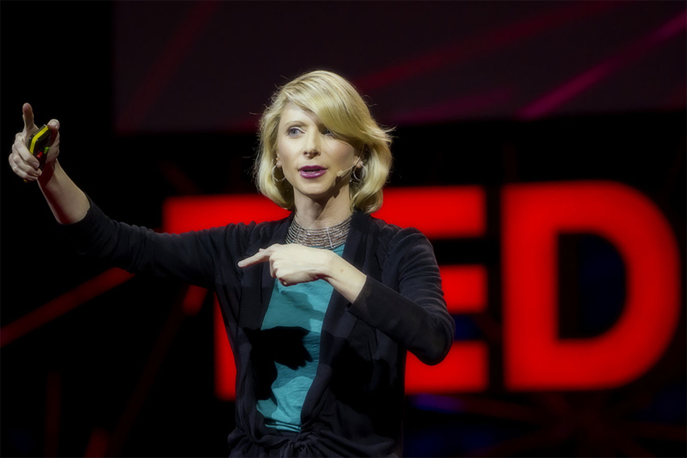 Ted Talk: Amy Cuddy - A linguagem corporal molda quem você é - O ...